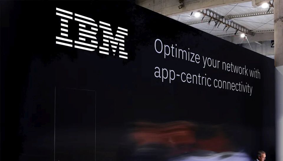 ibm logo in background - Enterprise IT Pro